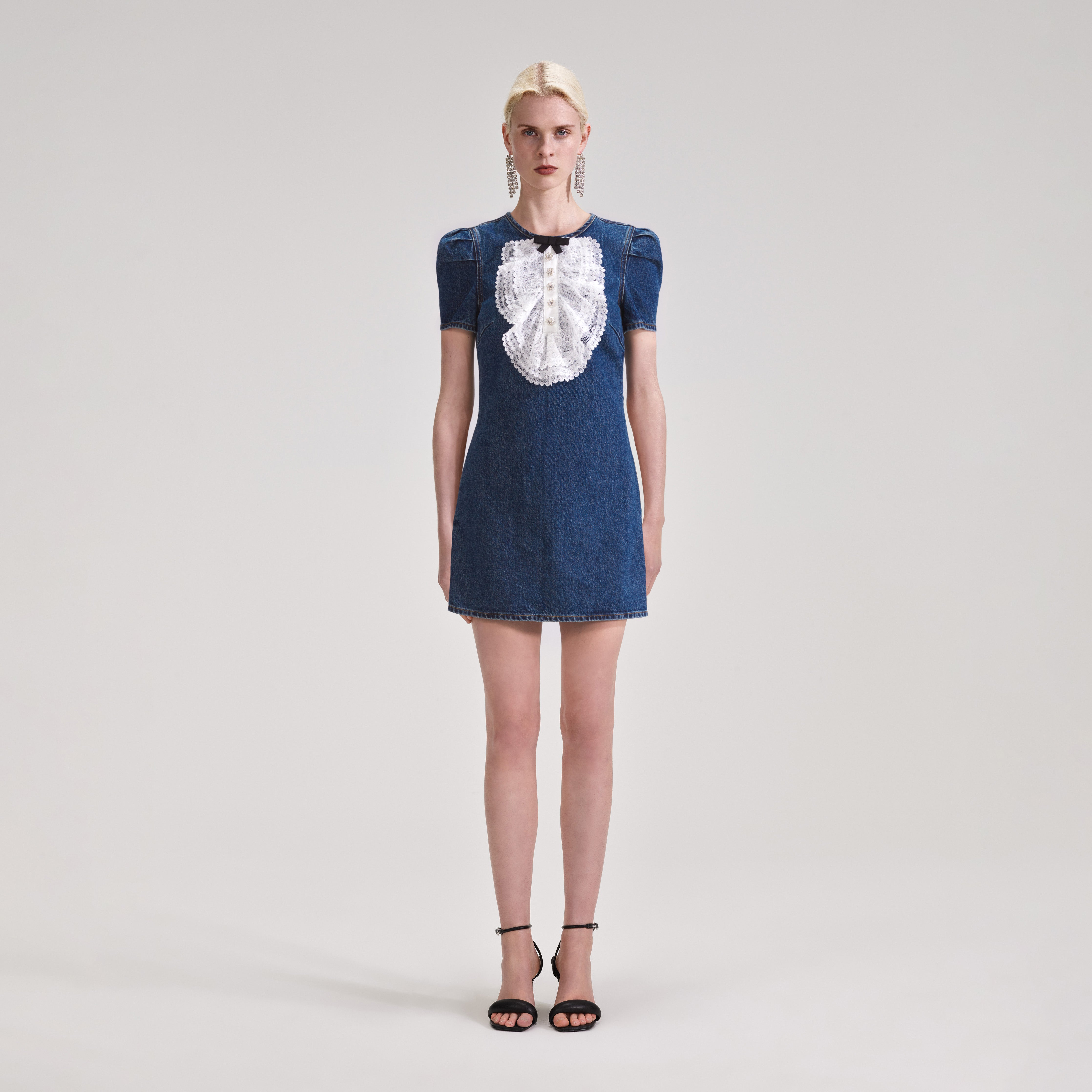 레이스 비브 데님 미니 드레스 | SELF PORTRAIT | 페칭 FETCHING